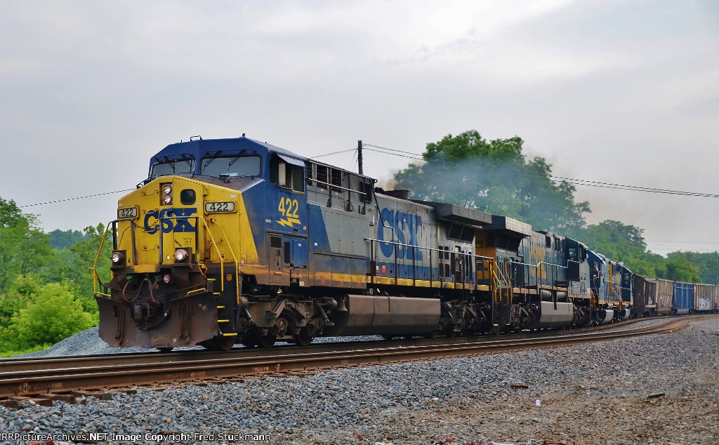 CSX 422 now motors past me at AY.